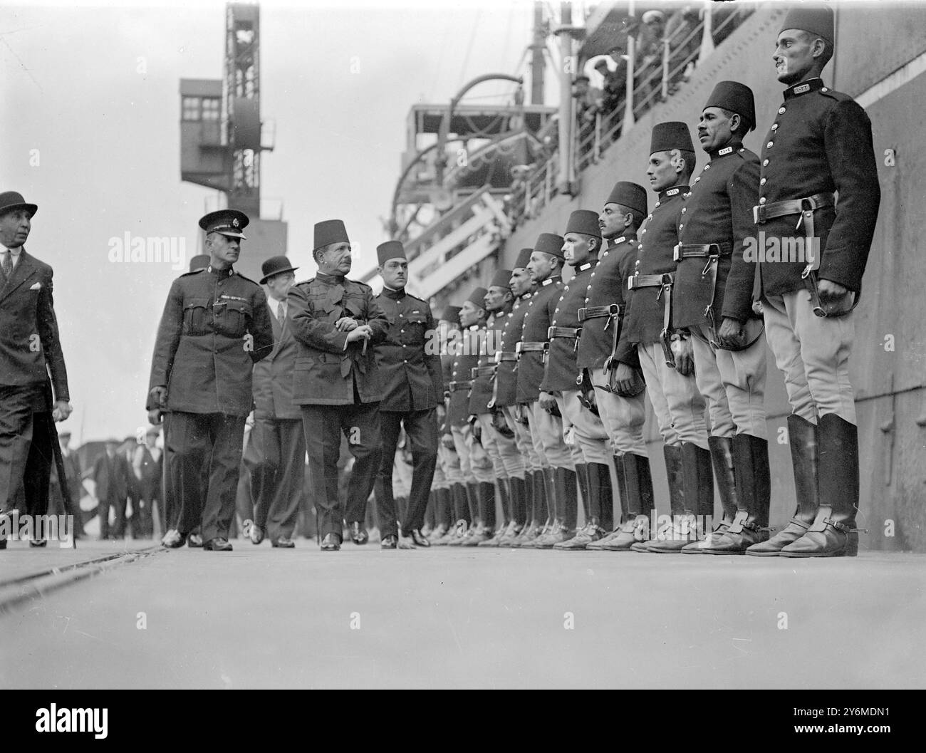 English mounted police Black and White Stock Photos & Images - Alamy