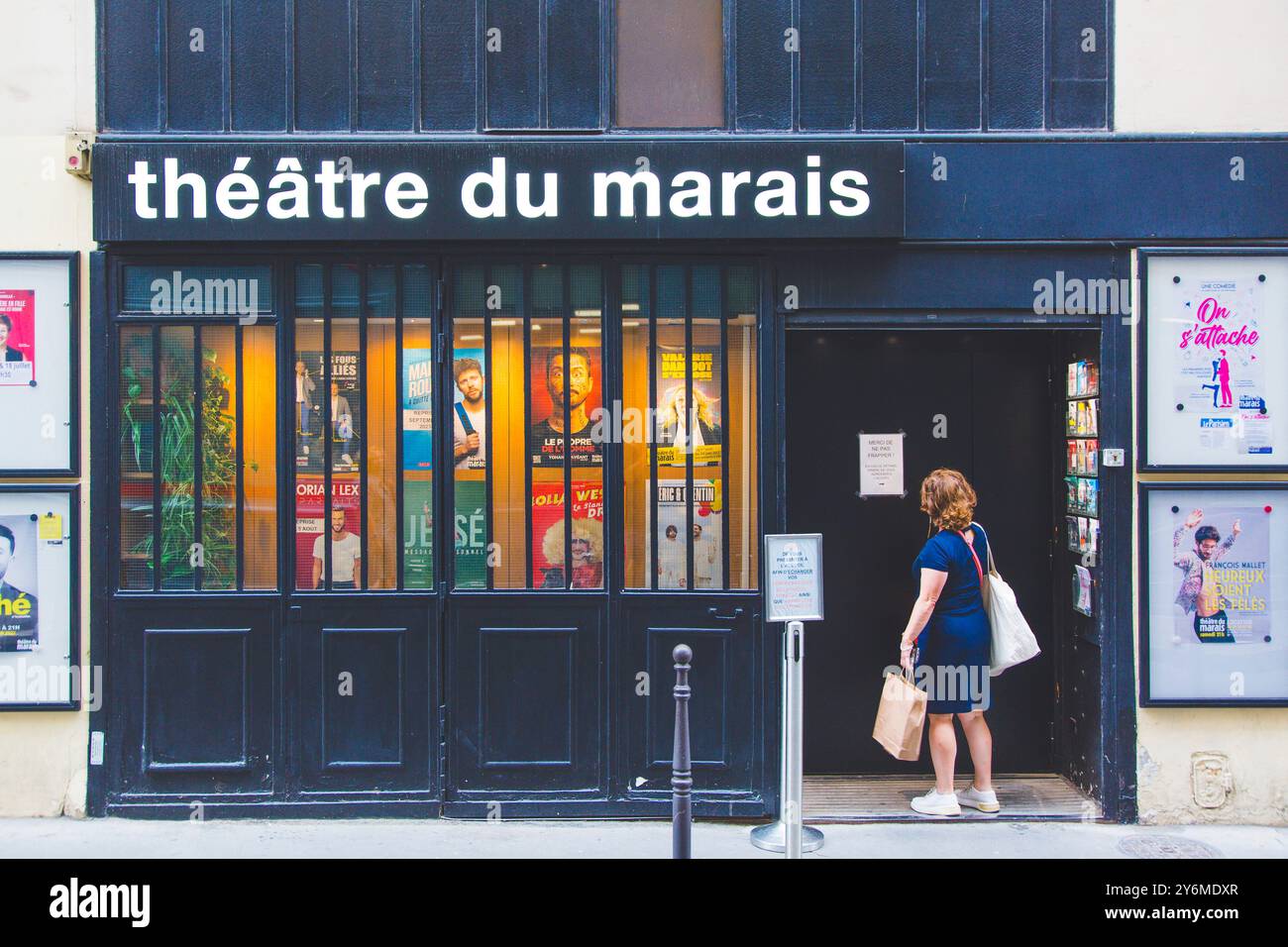 Front french movie theatre hi-res stock photography and images - Alamy