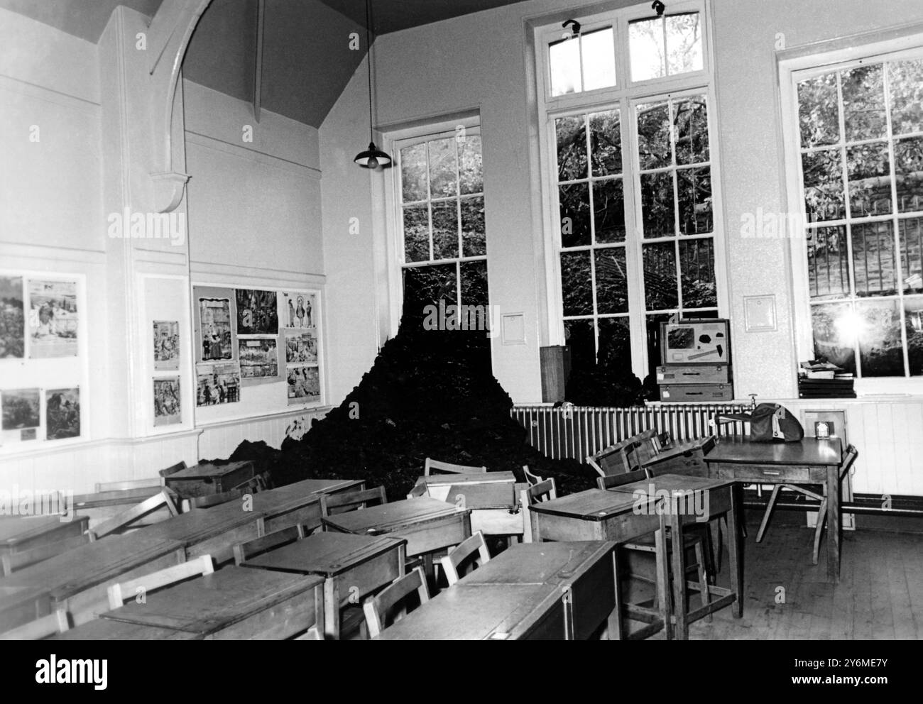 Wales.Glamorgan. Aberfan. Mining town mud slide disaster on October ...