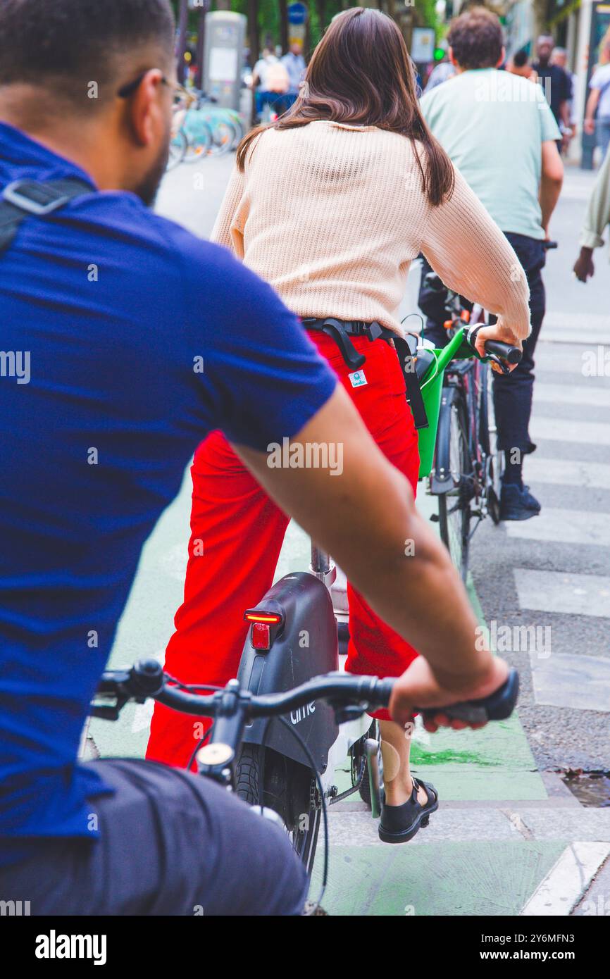 France, Paris, Bike path in the city center. Cyclists on a cycle path ...