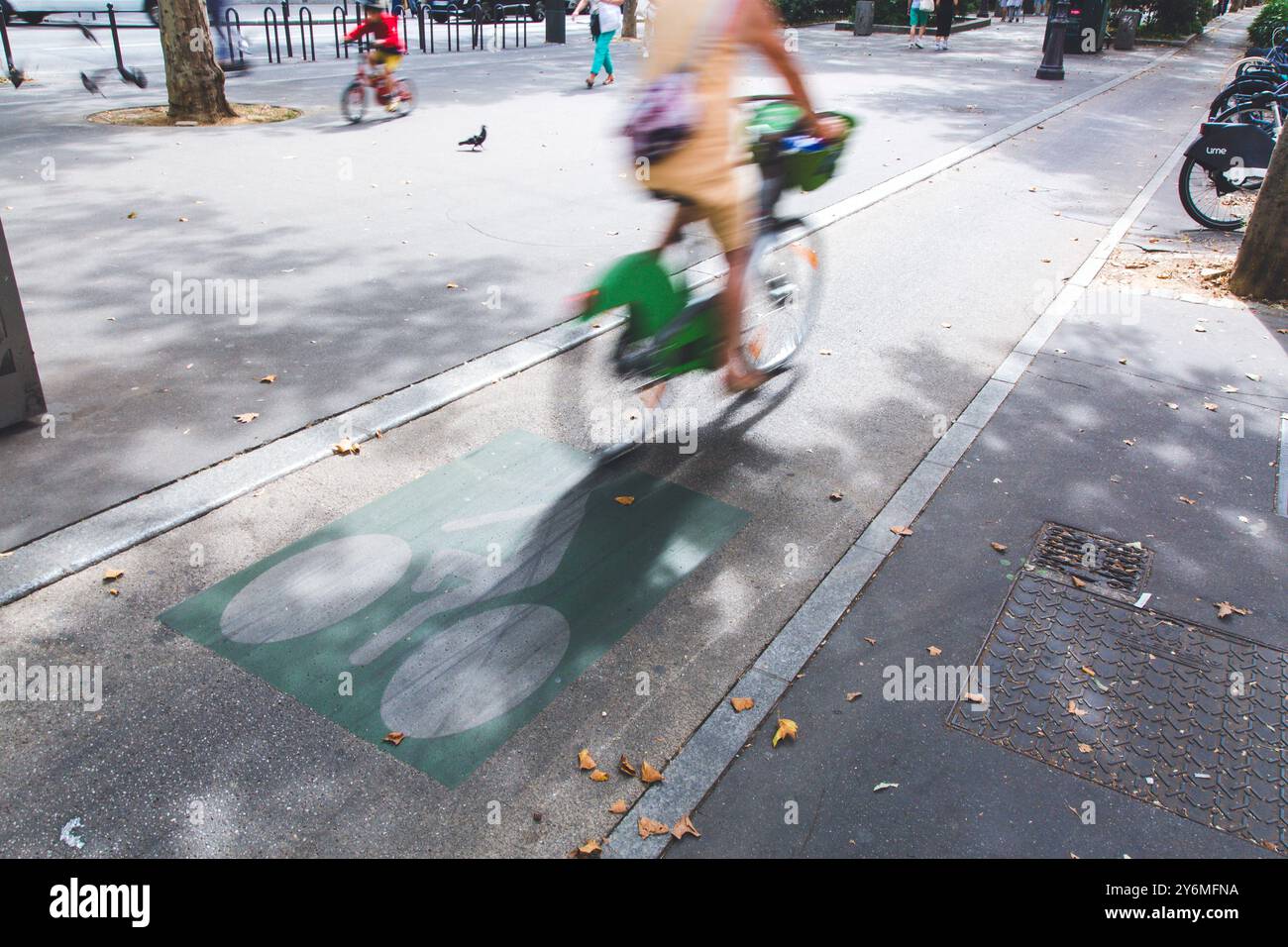 France, Paris, Bike path in the city center. Cyclists on a cycle path ...