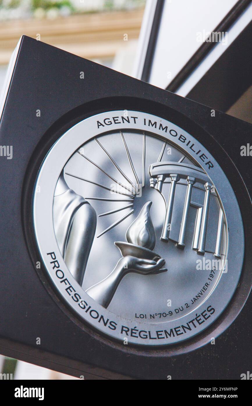 Parisian road sign hi-res stock photography and images - Alamy