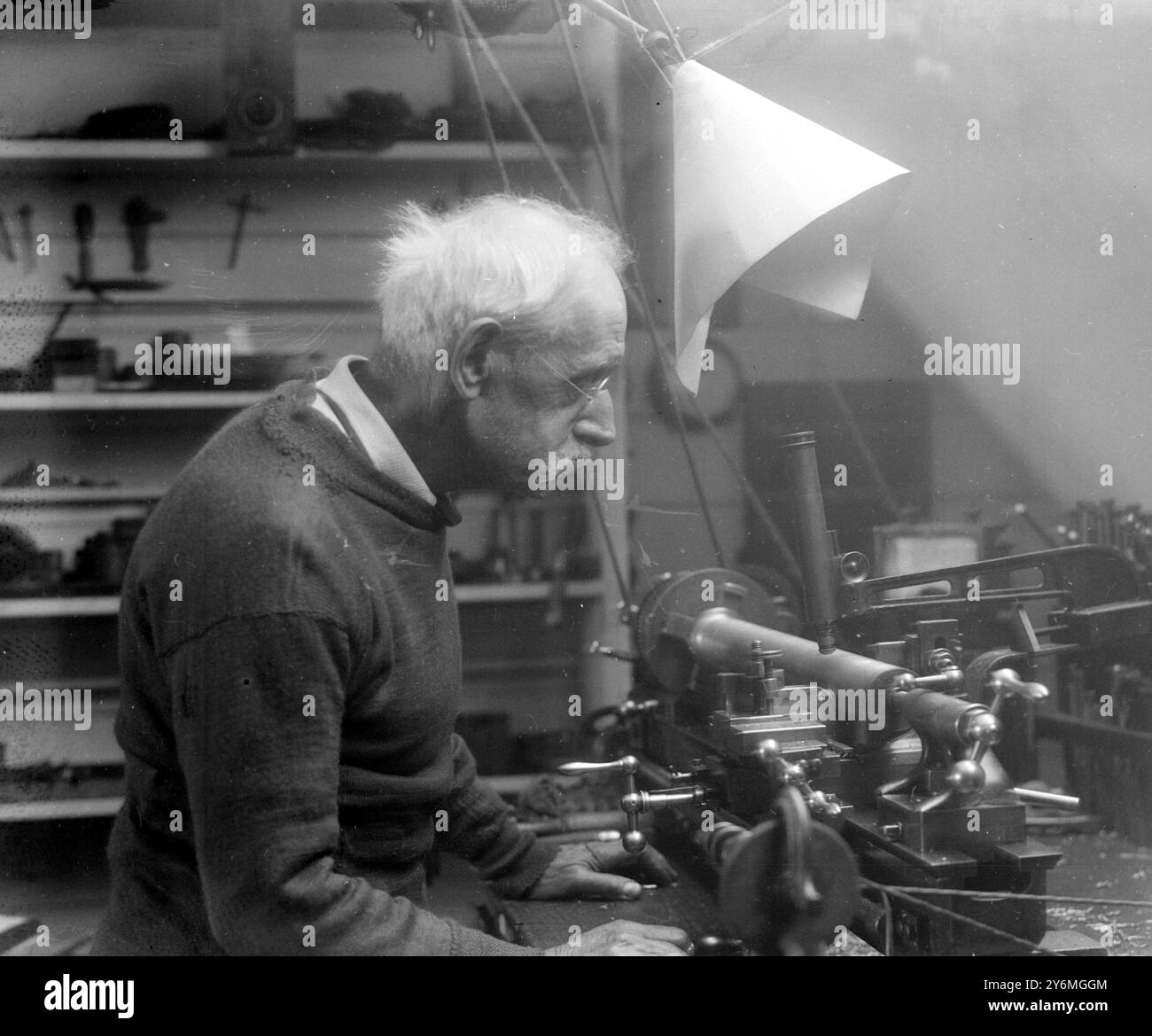 Colonel RE.B. Goupton well No inventor at work in his workshop 8 ...