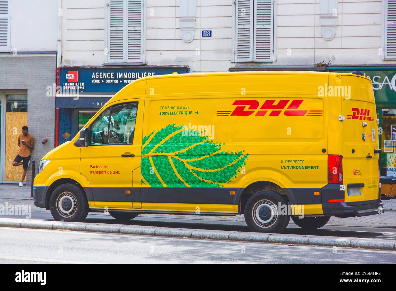 France, Ile-de-France, Paris, transportation, 100% electric delivery ...