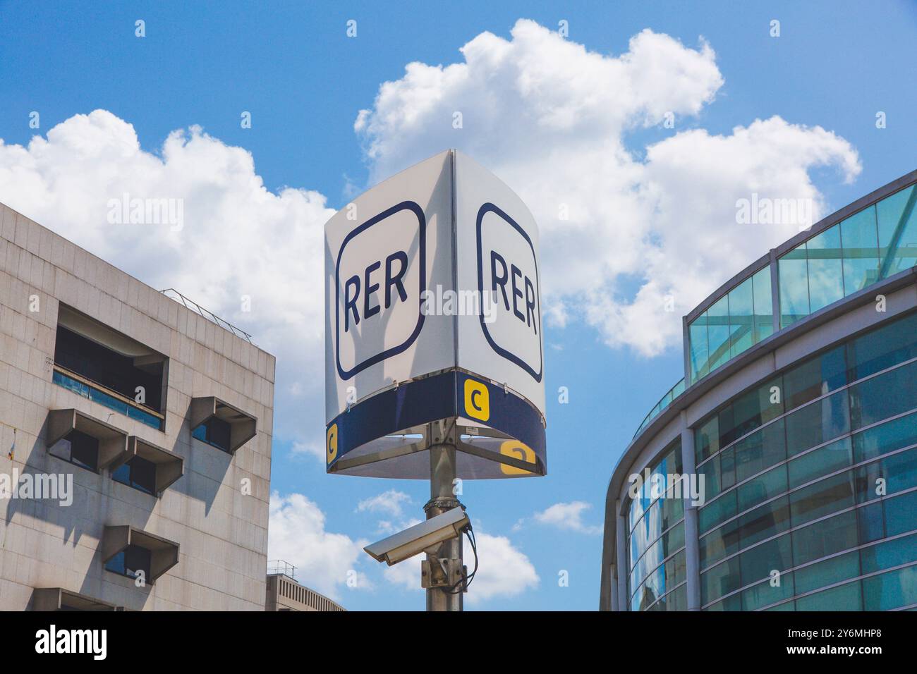 Downtown paris hi hi-res stock photography and images - Alamy