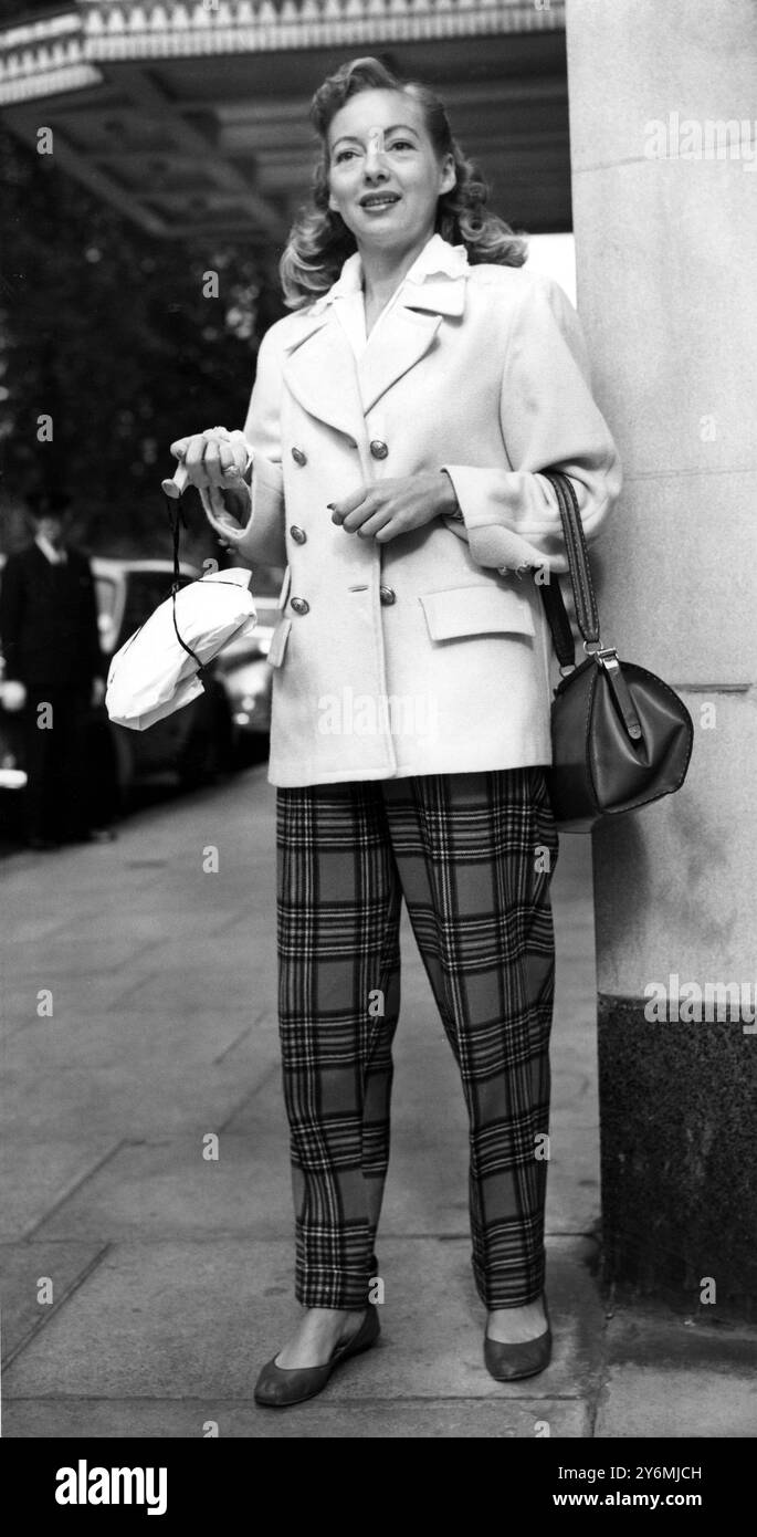Hollywood star Evelyn Keyes flies into London for her new British film ...