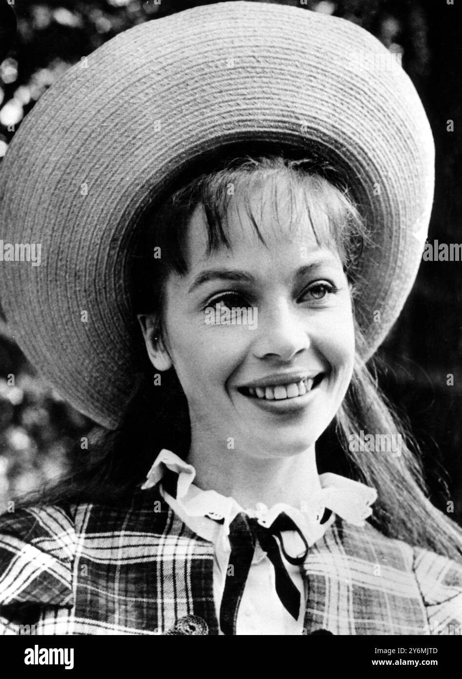 Leslie Caron filming Gigi 1958 Stock Photo - Alamy