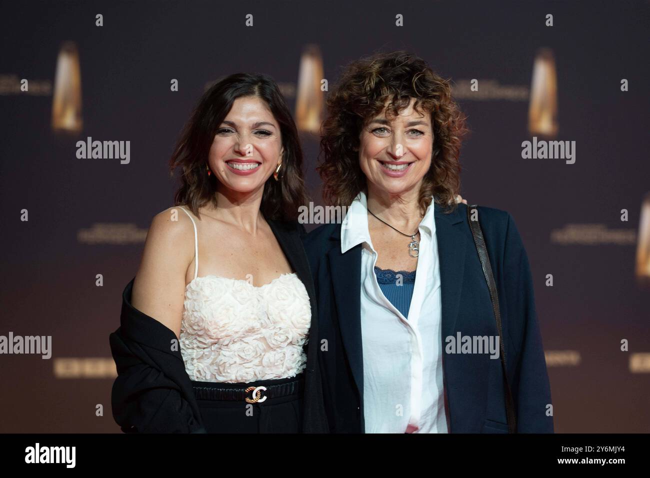 v.l. Anna-Angelina WOLFERS, Isabell VARELL, Schauspielerin, Roter ...