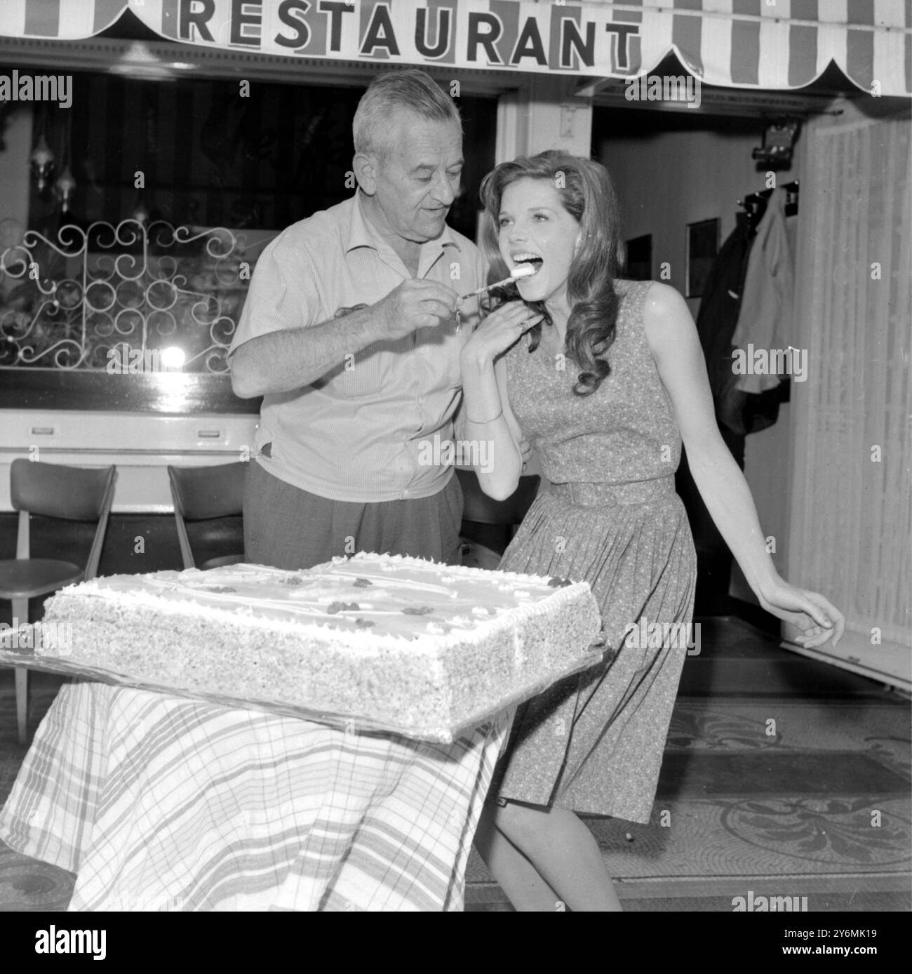 London: American movie producer William Wyler temps British actress ...