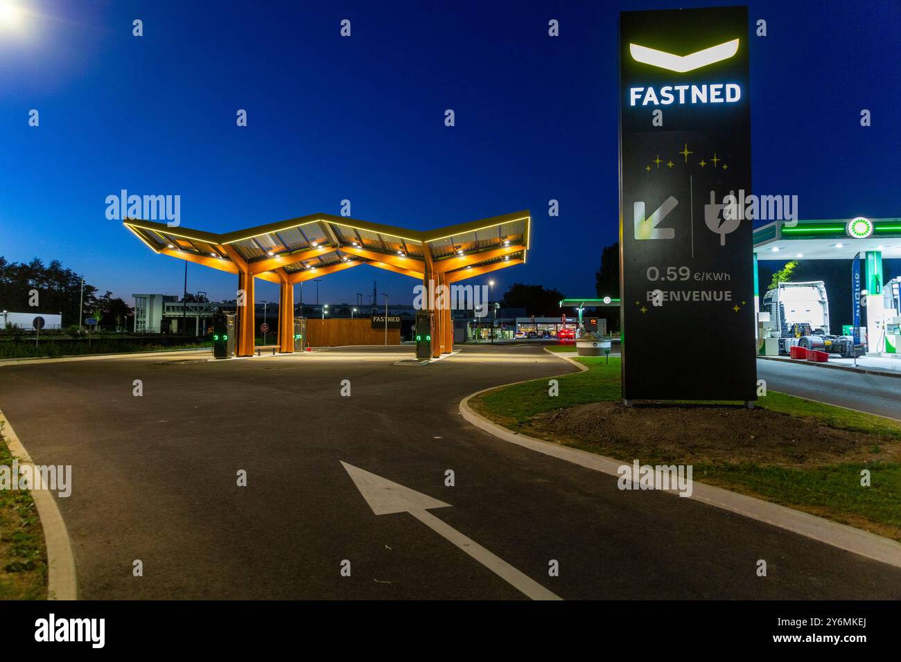 Electric car charging station on a motorway rest area. Fastned Stock Photo - Alamy