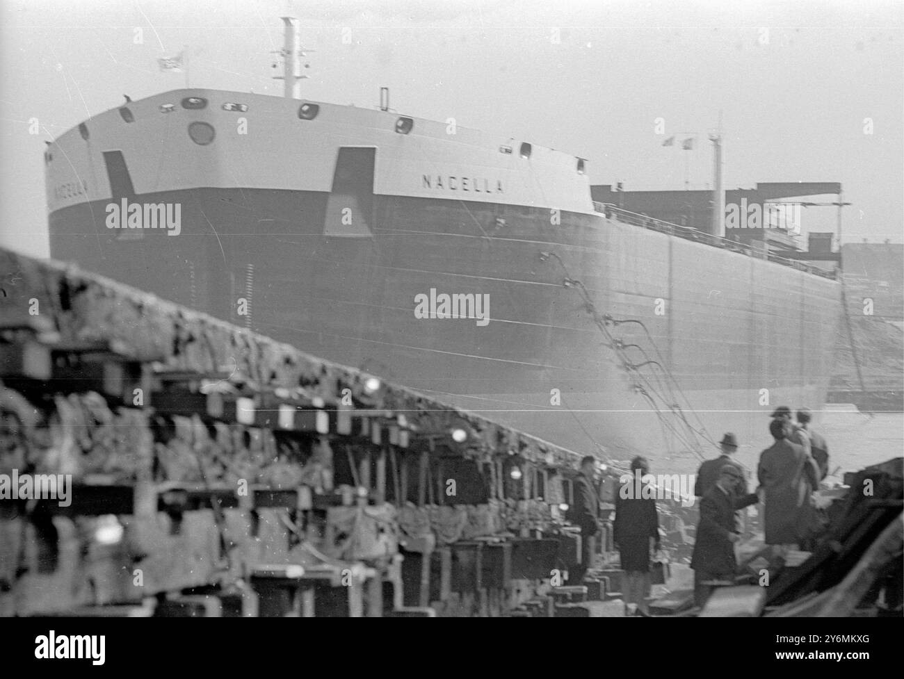 Wallsend-on-Tyne, England: the 115,250-ton tanker "Nacella" glides down ...