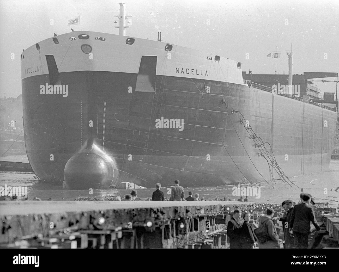 Wallsend-on-Tyne, England: the 115,250-ton tanker "Nacella" glides down ...