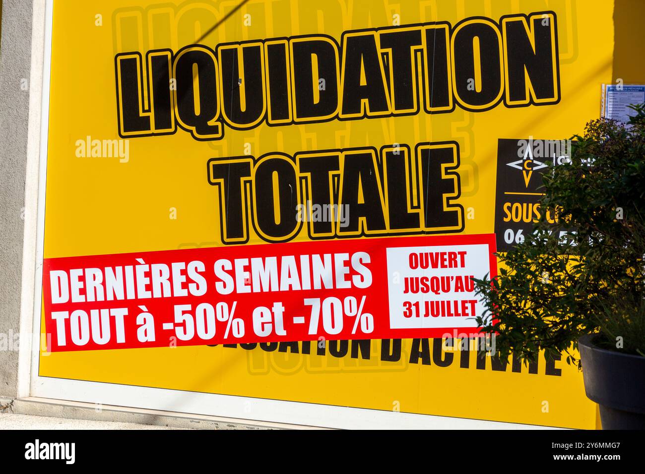 Permanent shop hi-res stock photography and images - Alamy