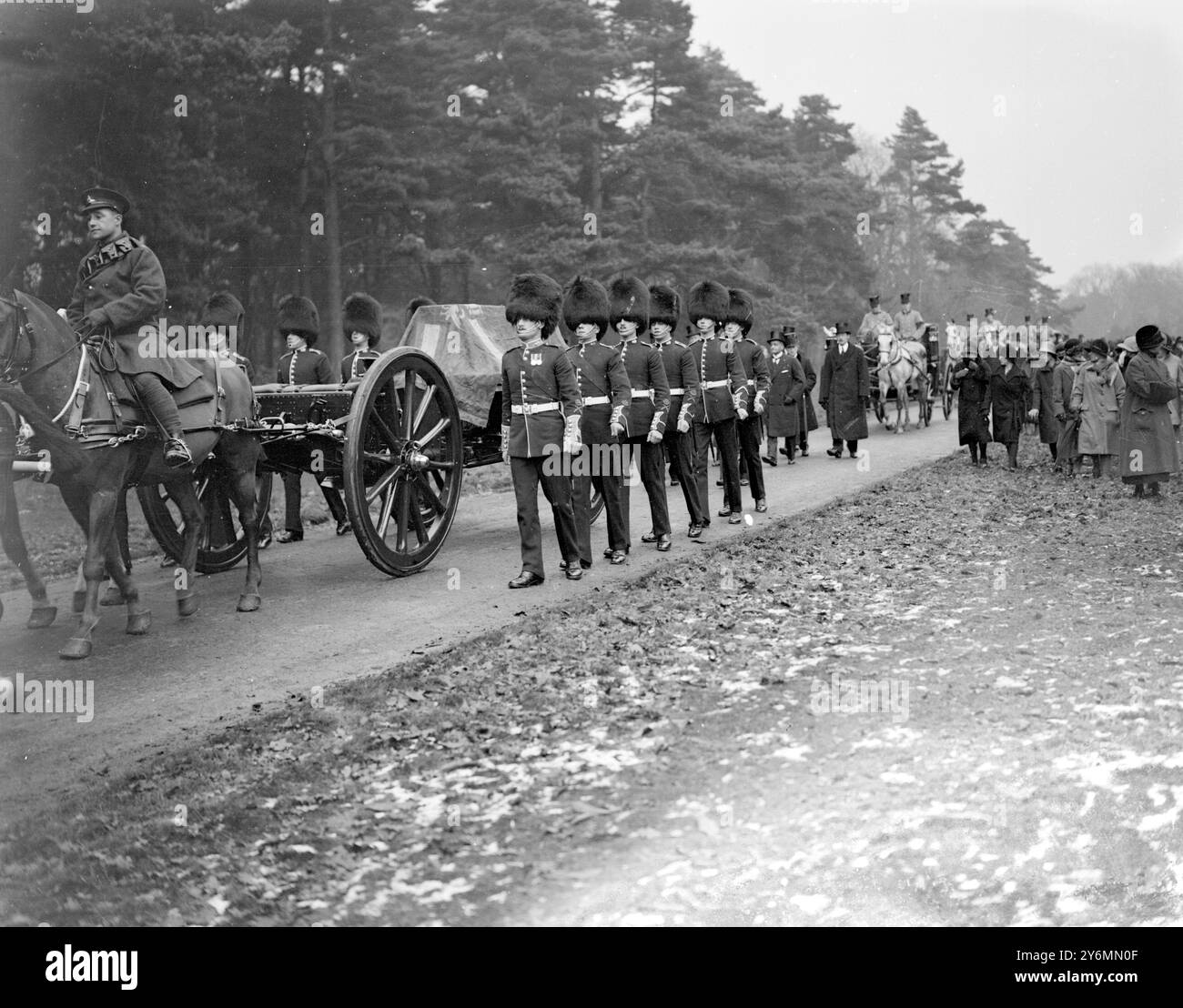 Funeral of queen alexandra hi-res stock photography and images - Alamy