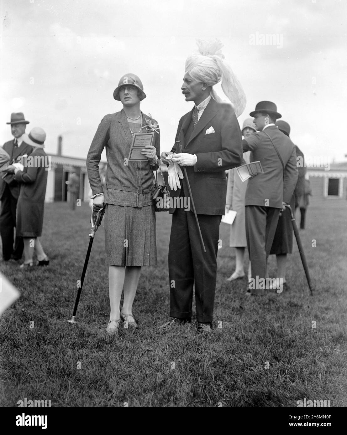 Hurst Park Races Lady Delves Broughton and colonel Amir Achmed Stock ...