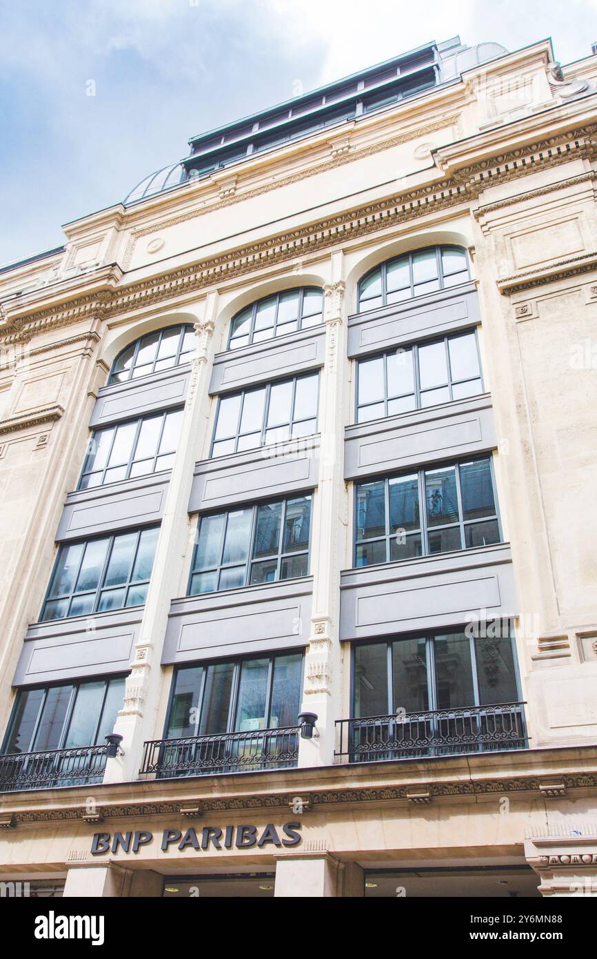 Bnp paribas building paris hi-res stock photography and images - Alamy