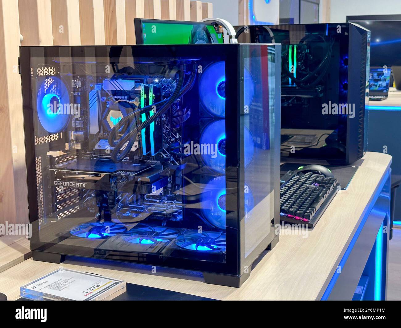 Computers hi-res stock photography and images - Alamy