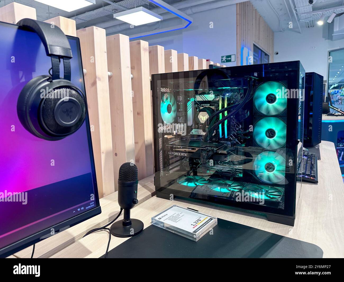 Gaming activity hi-res stock photography and images - Alamy