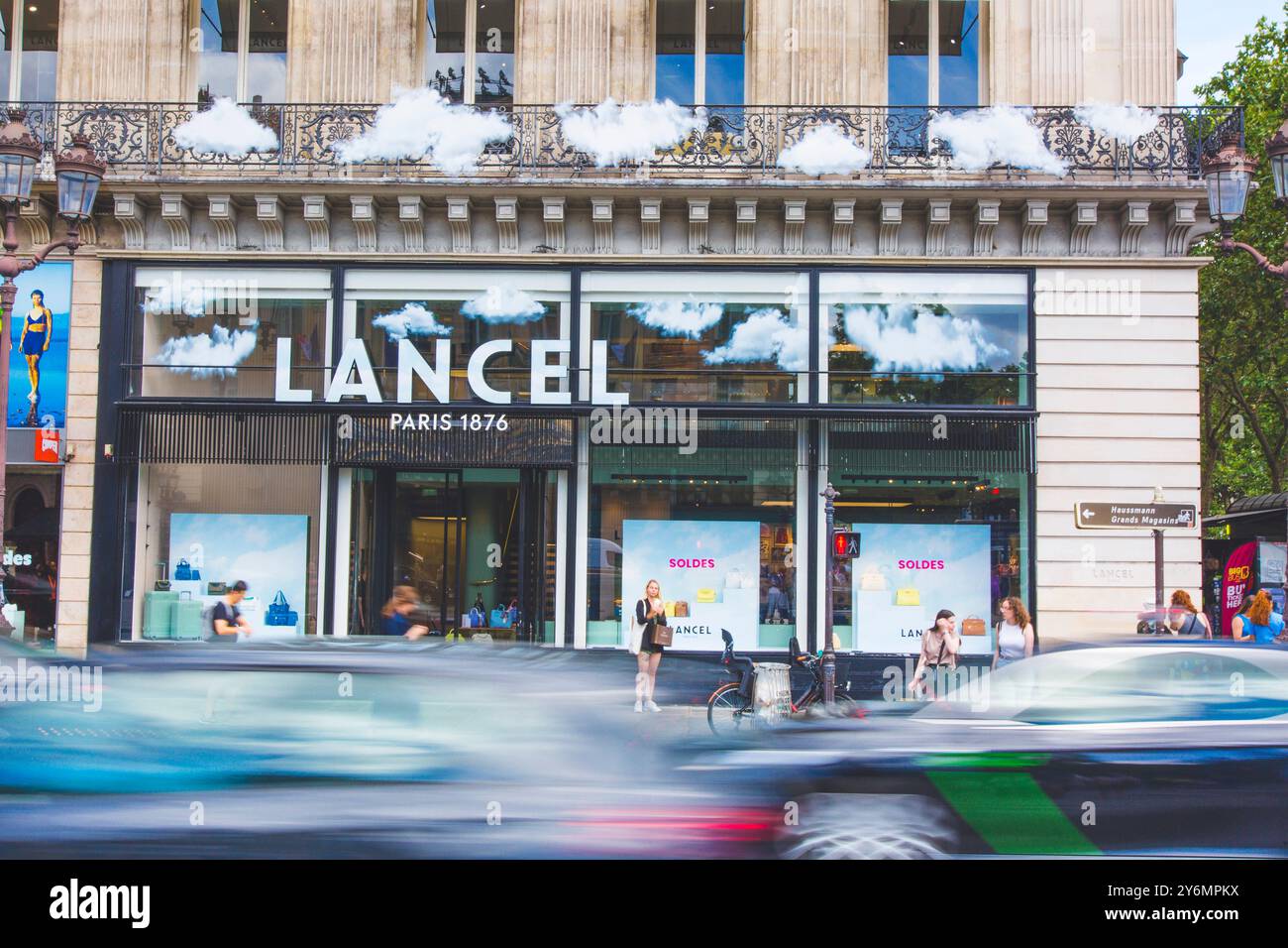 Place de l'opera hi-res stock photography and images - Alamy