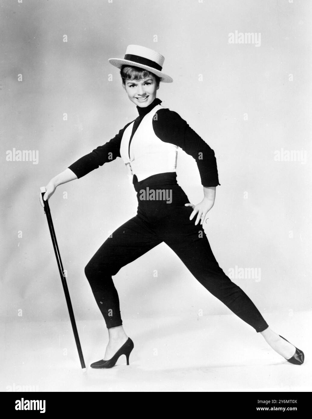Hollywood, California: Debbie Reynolds steps it out as she takes the ...