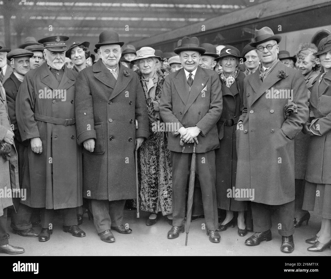 At Waterloo. Commissioner Lamb, Mr. George Lansbury, Reverend " Dick ...
