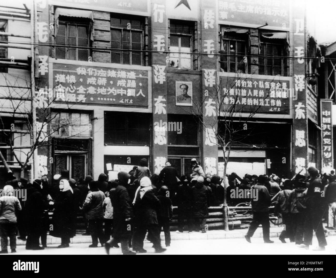 Red Guards put up signs and posters supporting Communist Chinese ...