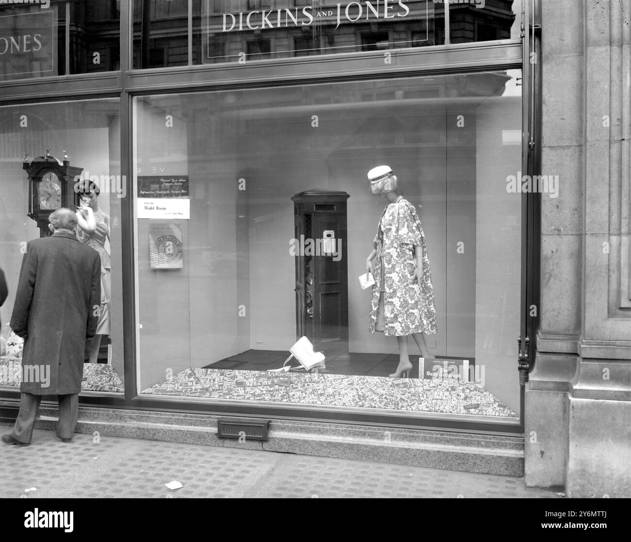looking in the window of Dickins and Jones. 28 May 1959 Stock Photo - Alamy