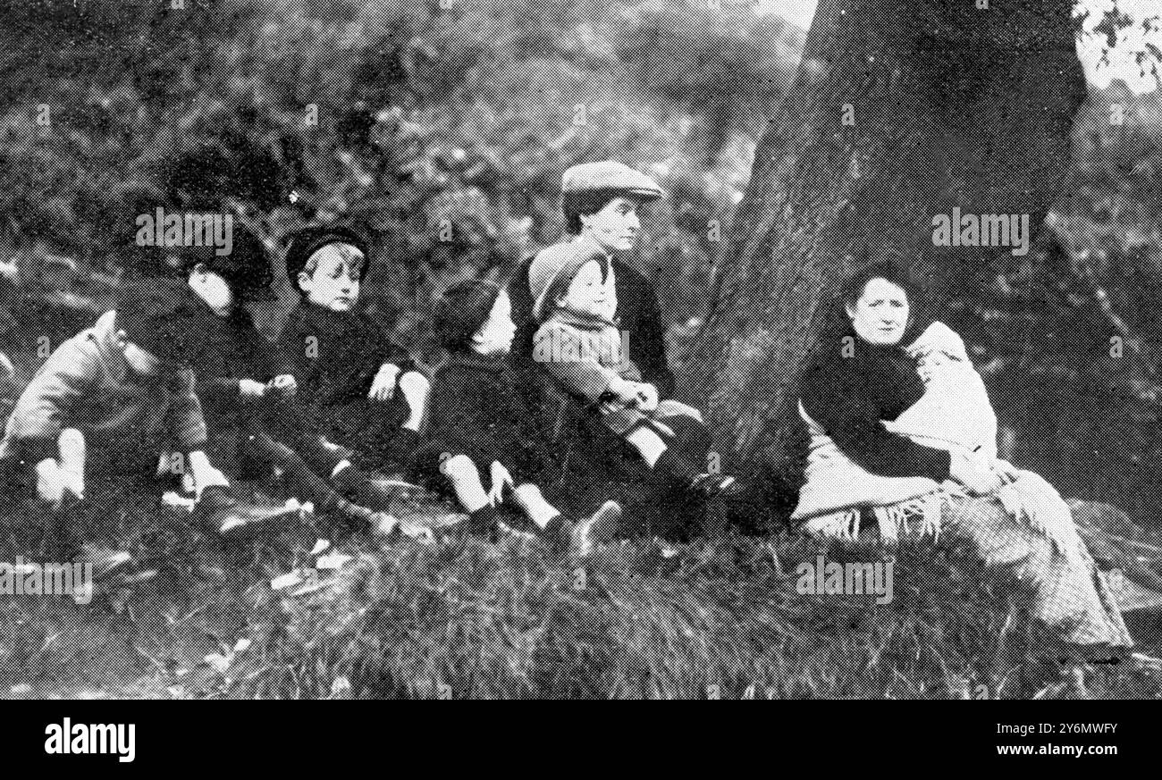 The Burning pit disaster: Rescue scenes at the Universal Colliery ...