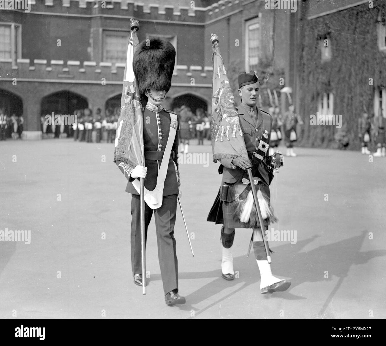London Saint James’s palace Second battalion and Cameron highlanders ...