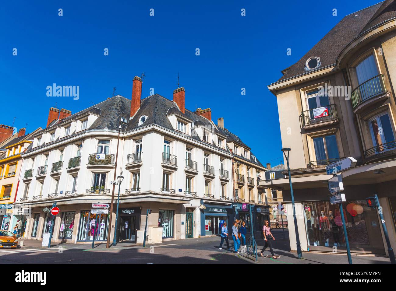 French shopping center hi-res stock photography and images - Alamy