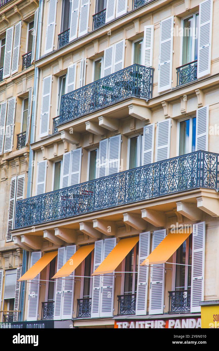 Haussmann facades hi-res stock photography and images - Alamy