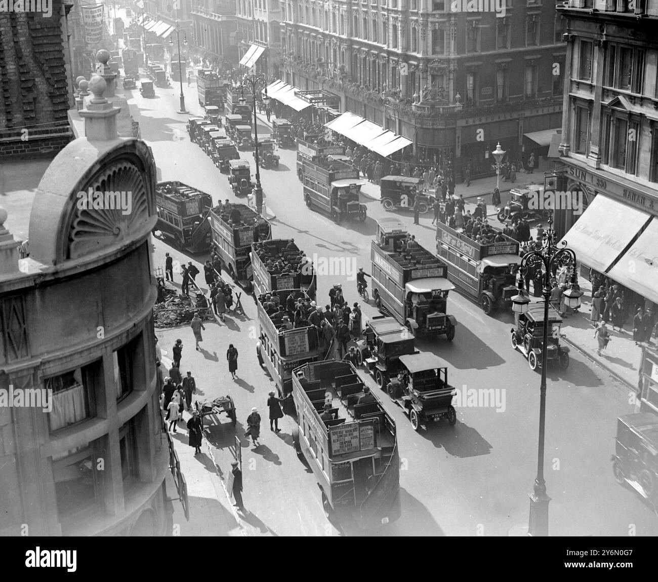 Oxford Street, traffic scenes. 1920 Stock Photo - Alamy