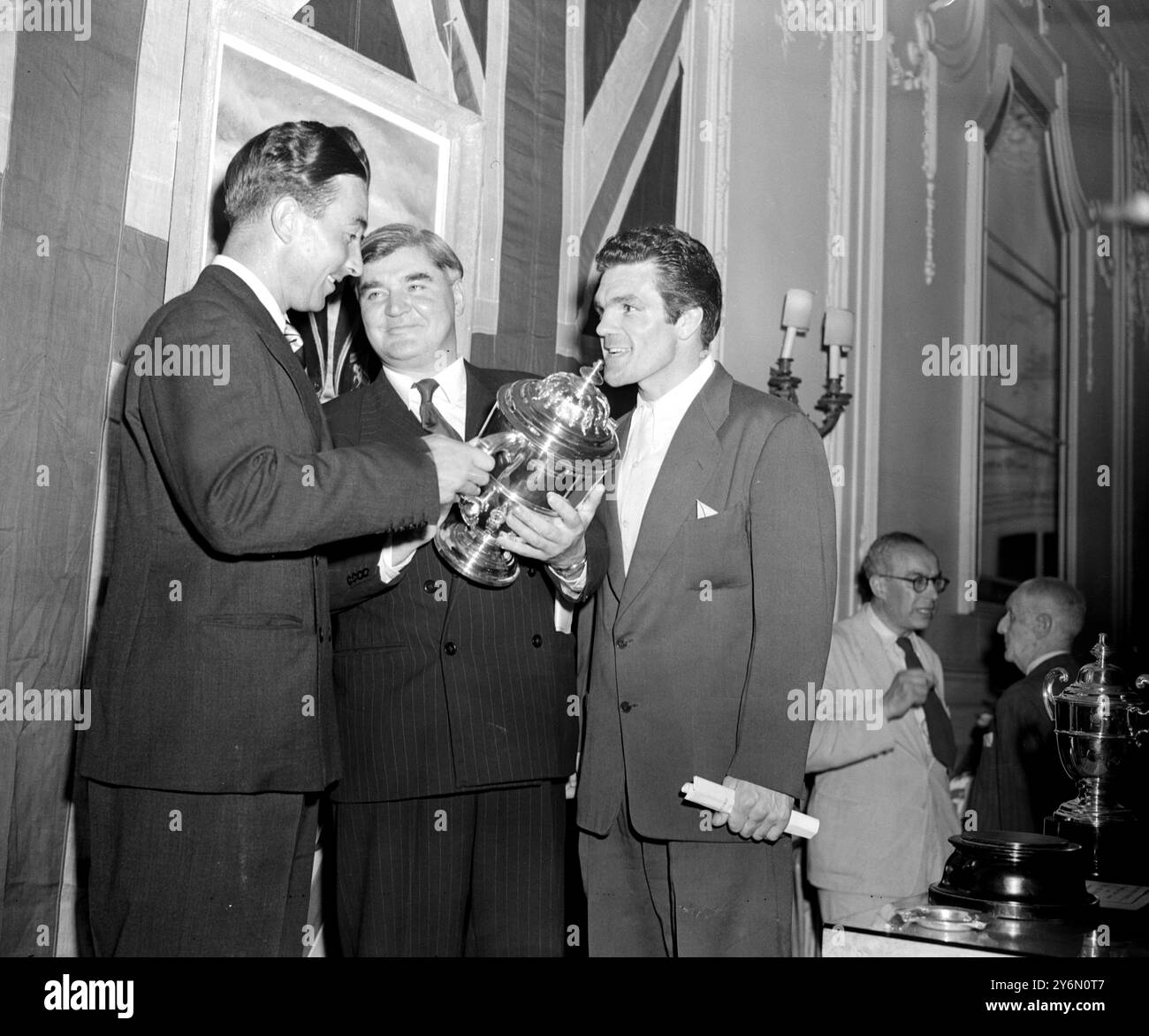 Dennis Compton, Roy Bevan and Freddie Mills Stock Photo - Alamy
