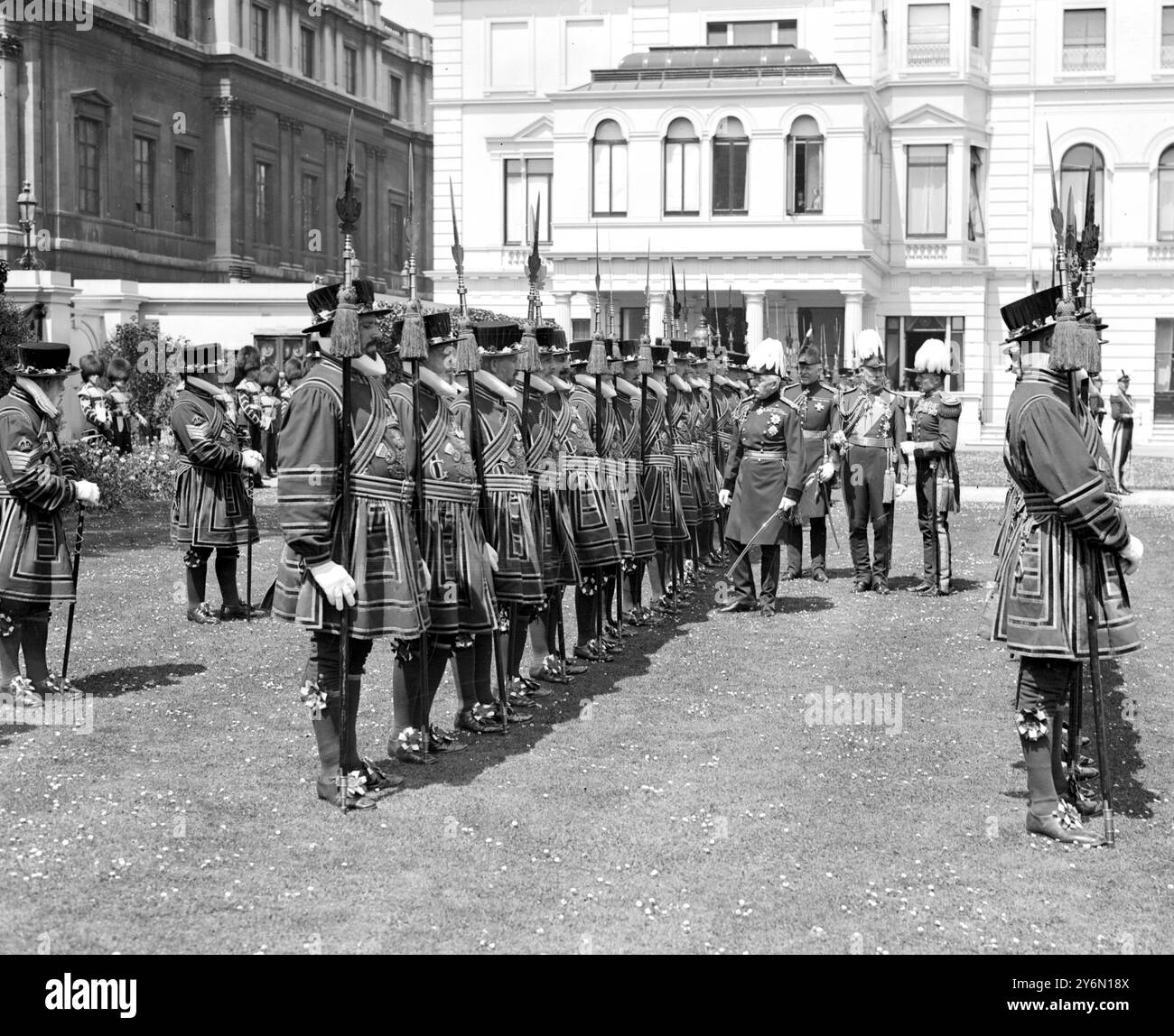 Inspection of the Yeomen of the Guard at St James Palace. Major Colin ...