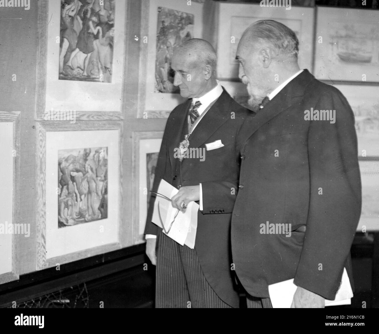 Guildhall arts Black and White Stock Photos & Images - Alamy