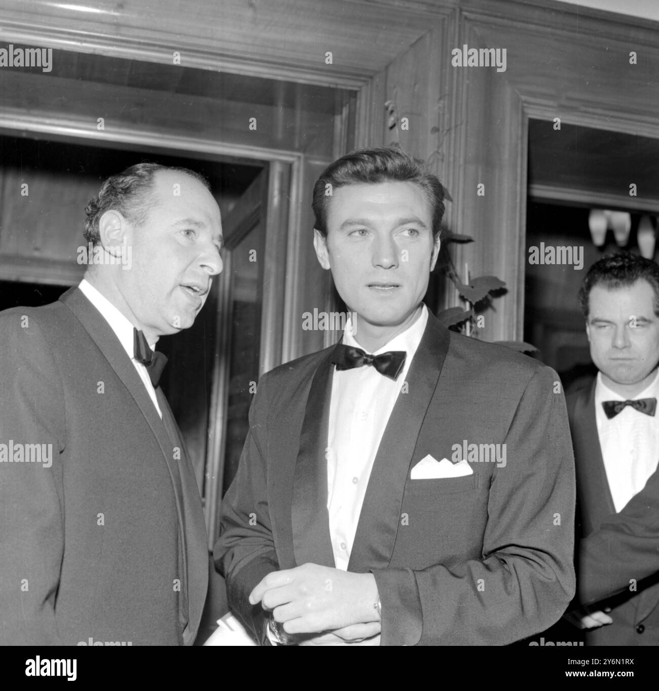 Actor laurence harvey hi-res stock photography and images - Alamy