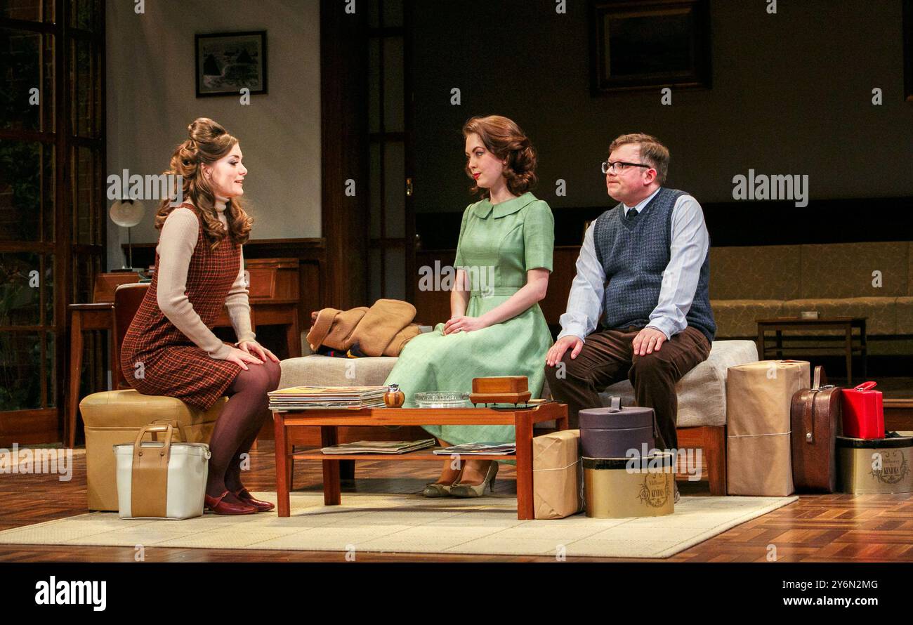 l-r: Maisie Turpie (Dorothy Edwards), Elisabeth Hopper (Heather Desmond ...