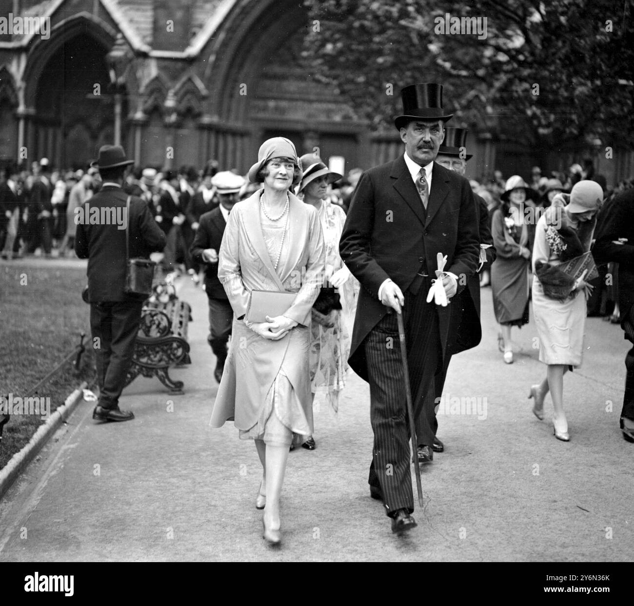 Lindersley-Guinness wedding at St Margaret's. Hon Mrs Ernest Guinness ...