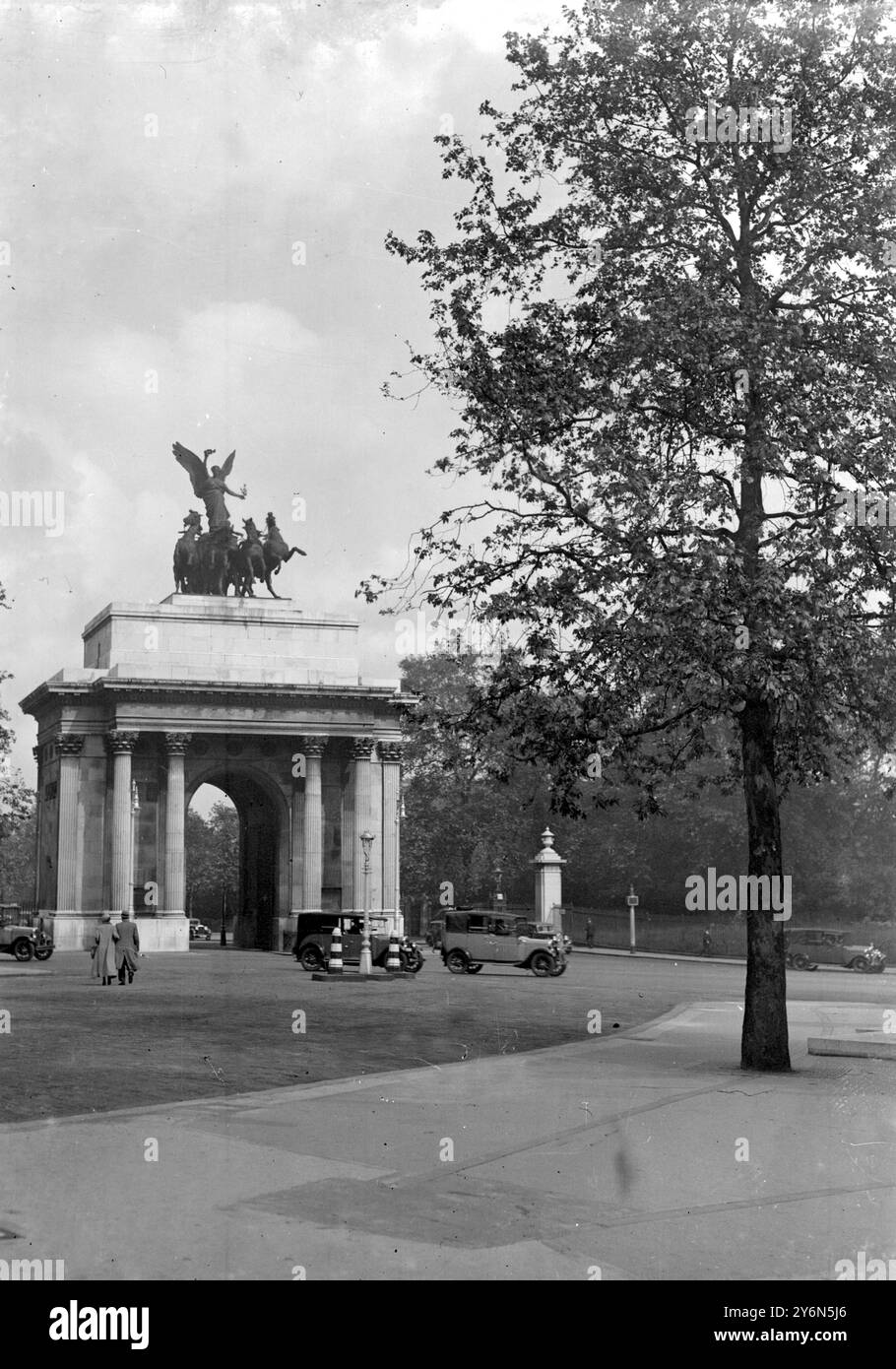 London. The Wellington Arch. 13 June 1935 Stock Photo - Alamy