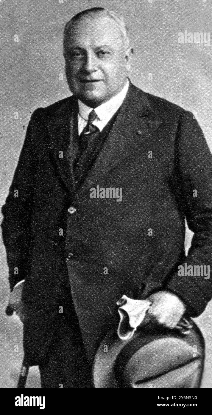 13 october 1927 hi-res stock photography and images - Alamy