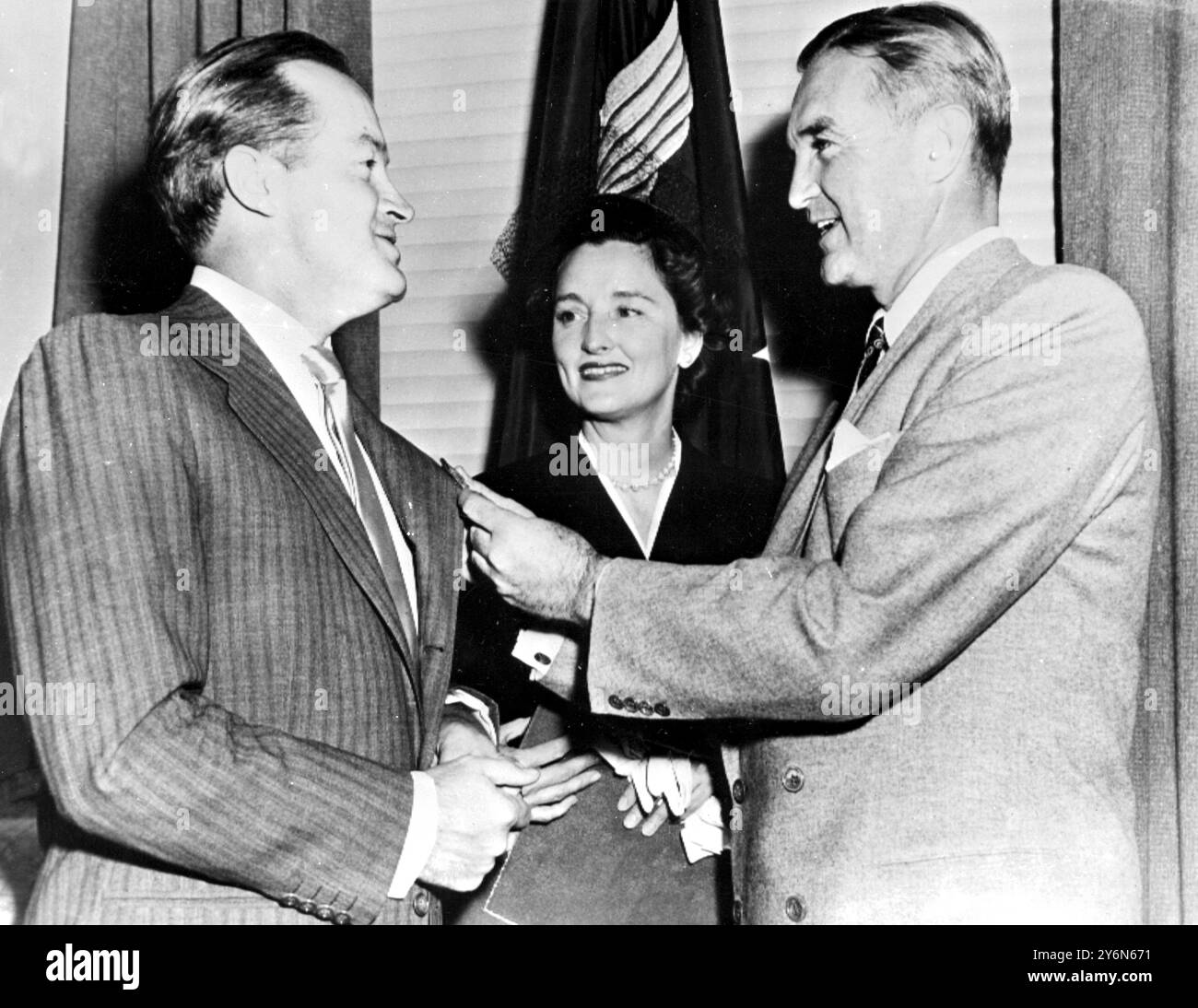 Comedian bob hope shown hi-res stock photography and images - Alamy