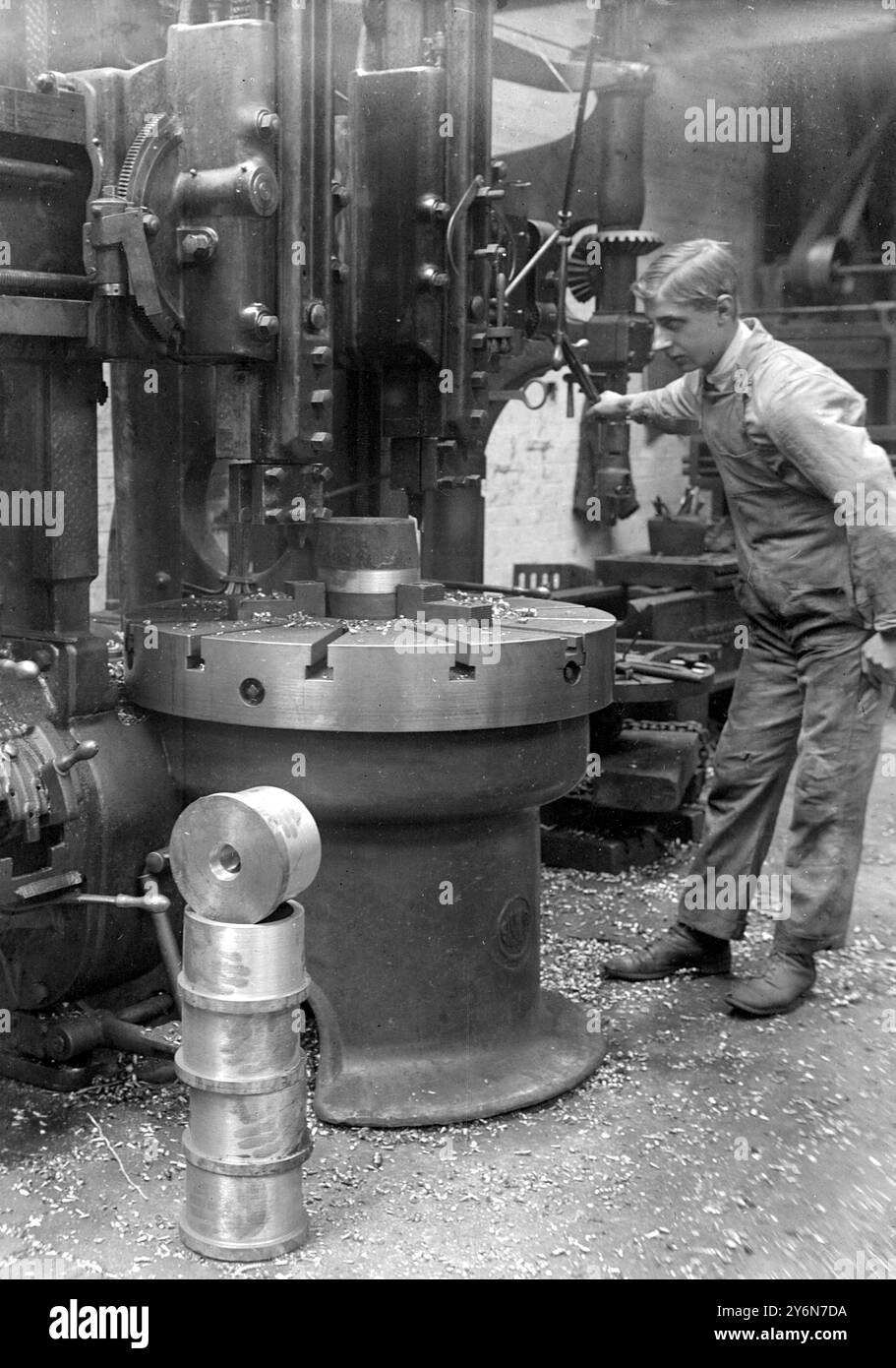 Turning the back of a "Jack Johnson" high explosive shell. A finished ...