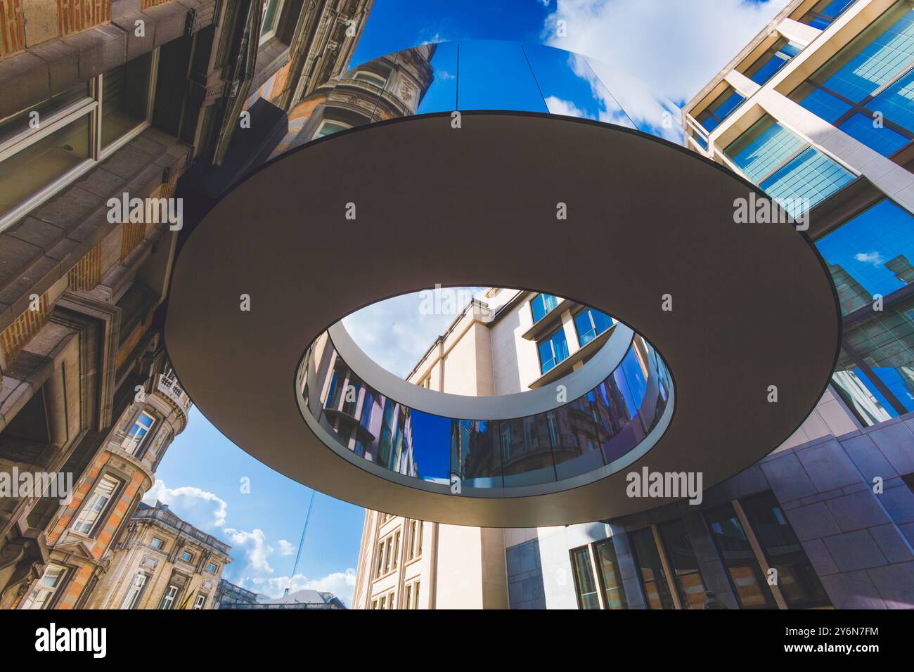 Tondo bridge hi-res stock photography and images - Alamy