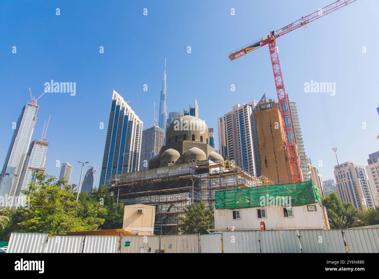 United Arab Emirates, Dubai, Avenue Park Mosque under construction ...
