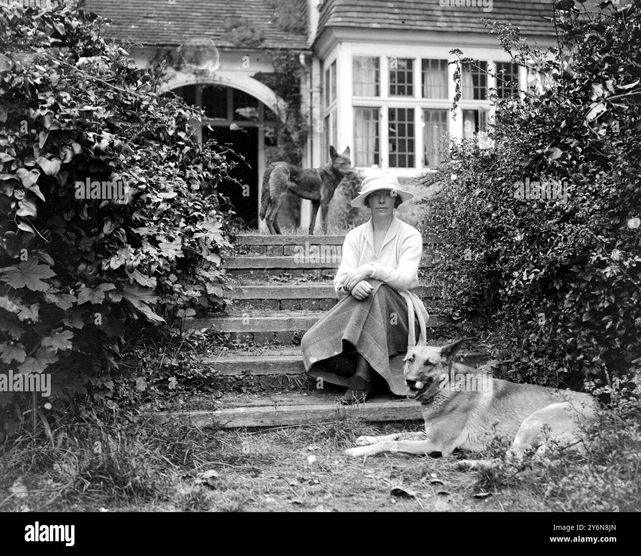 Lady Angela Forbes at Brentwood. 27June 1919 Stock Photo - Alamy