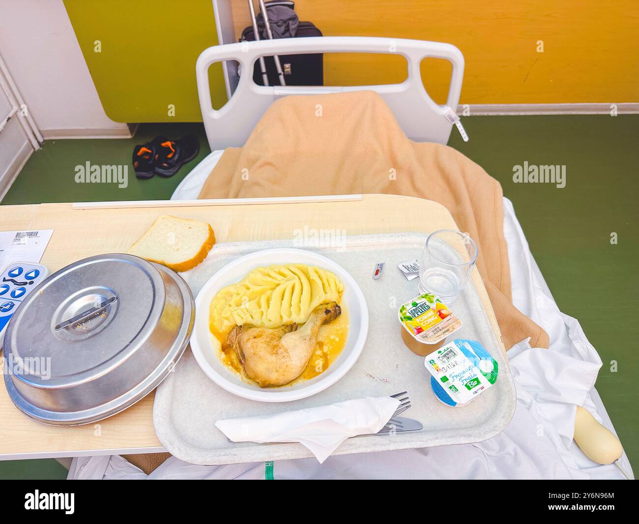 Hospital food tray hi-res stock photography and images - Alamy