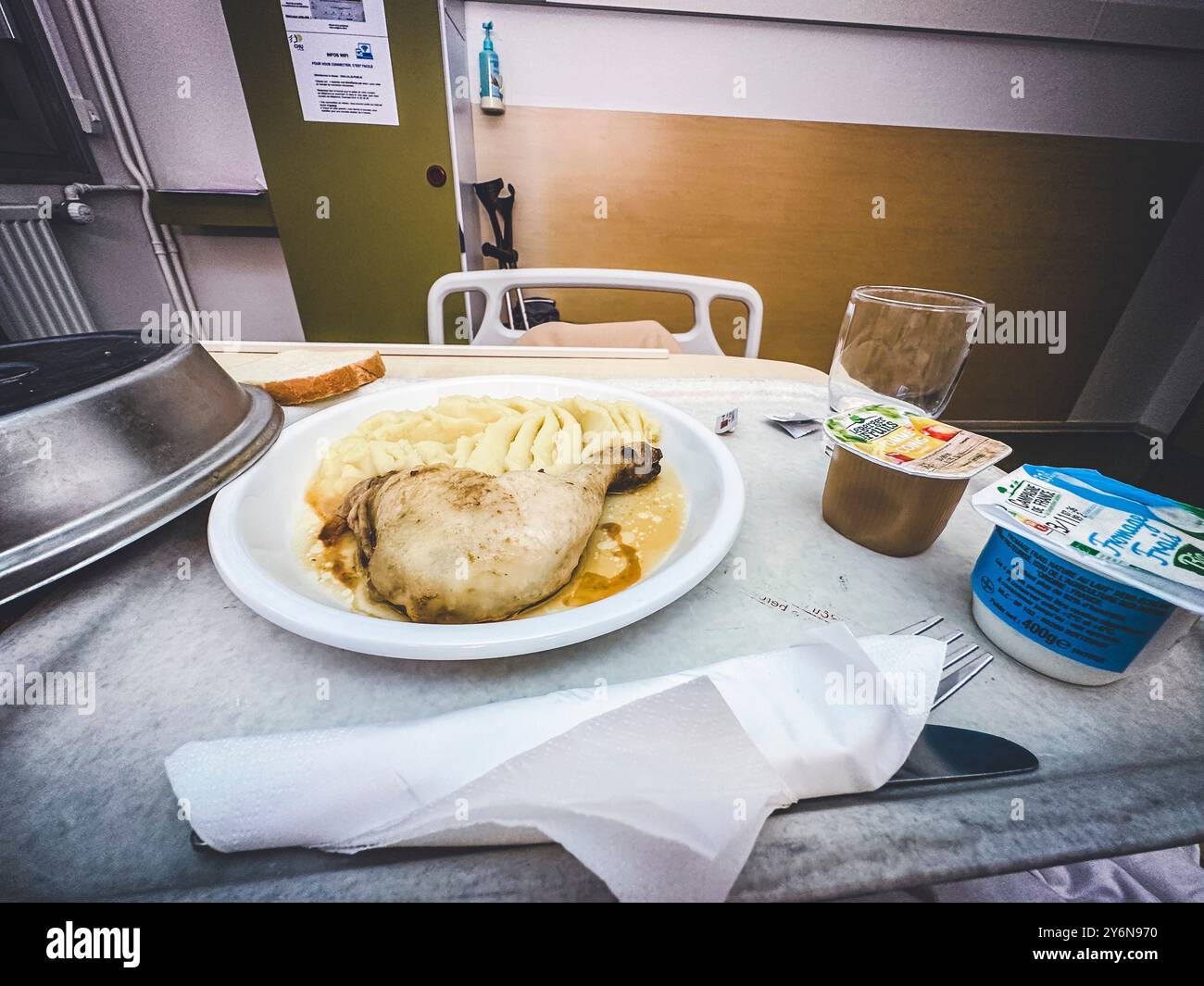Meals on a tray in a hospital room Stock Photo - Alamy