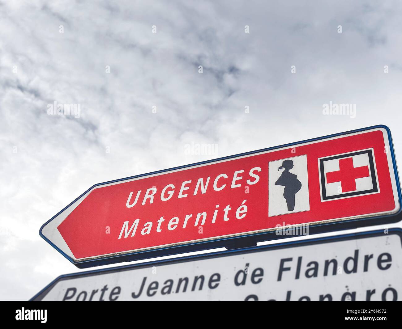 Emergency room sign hi-res stock photography and images - Alamy