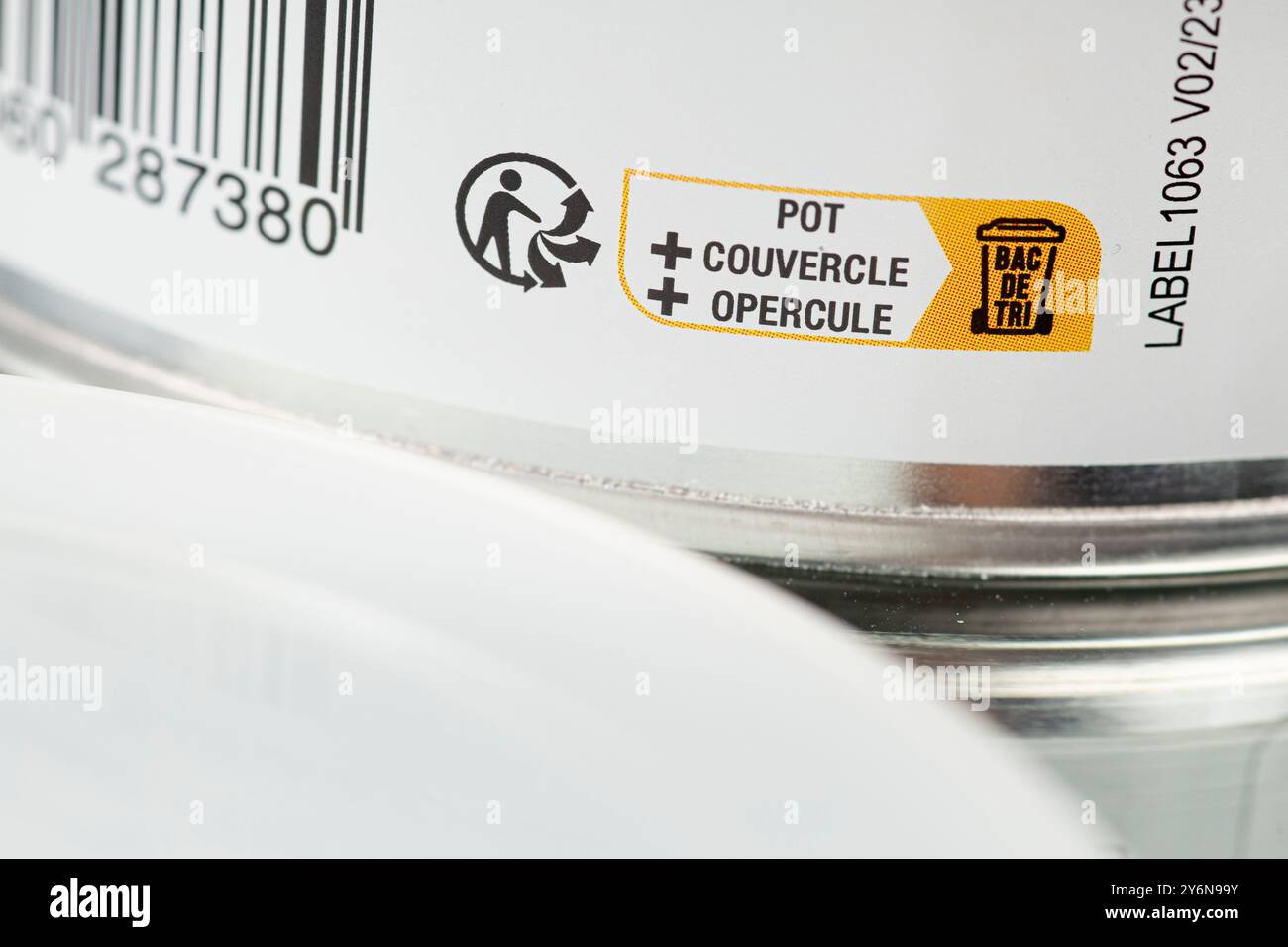 Recycling information on the back of the box. The pot, the lid and the ...