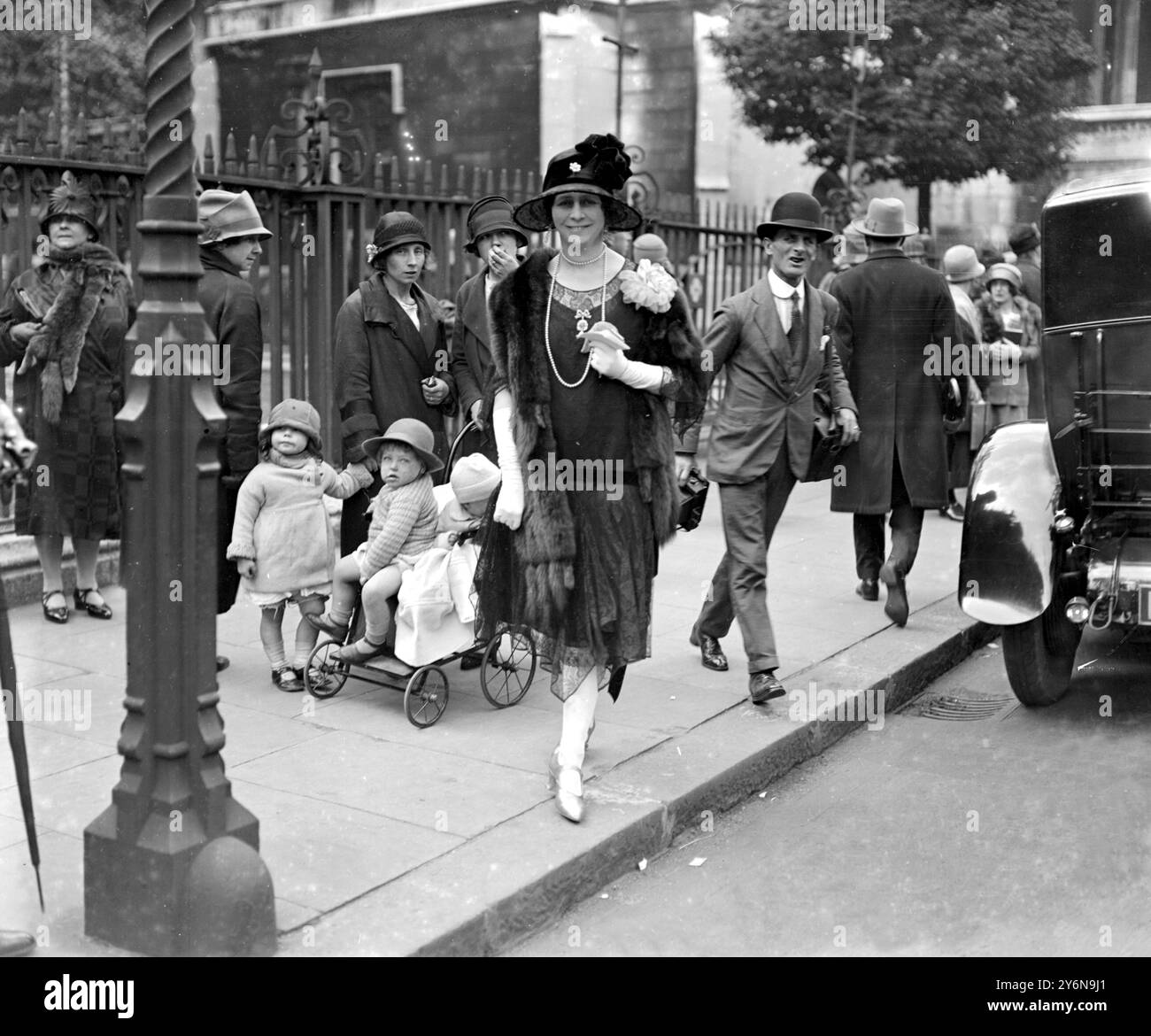 Wedding of Captain Cunningham Reid, M.P. and Miss Mary Ashley at St ...